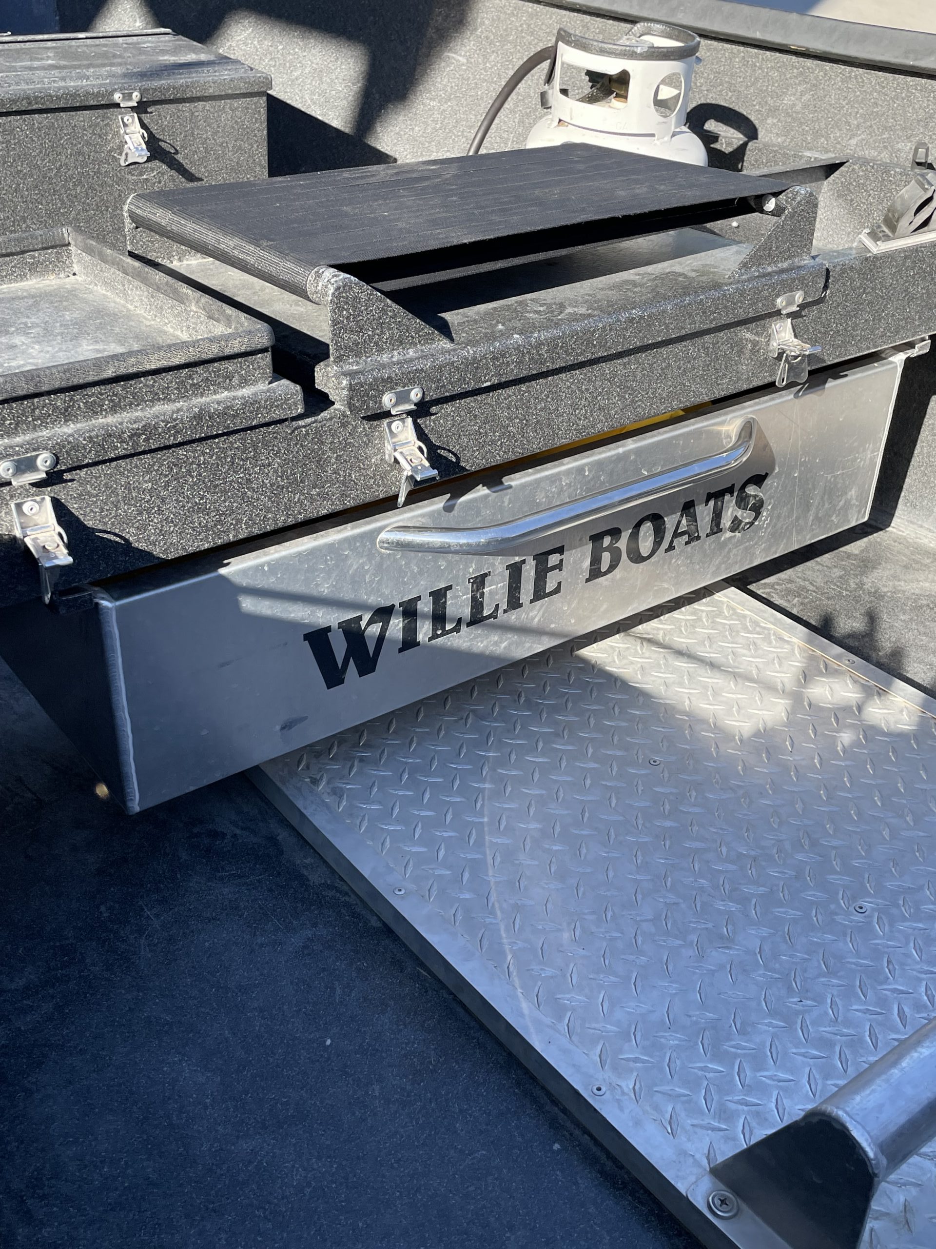 BOAT 6 - Willie Boats